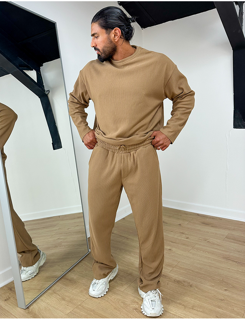 Ensemble plissée pantalon et pull