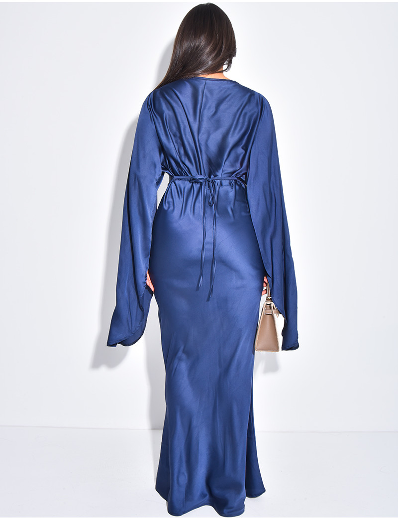 Long, loose-fitting dress with drawstring waist