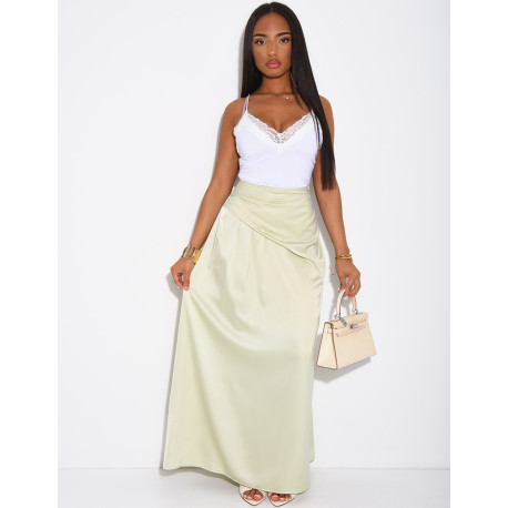 Jupe longue en satin drapée à la taille